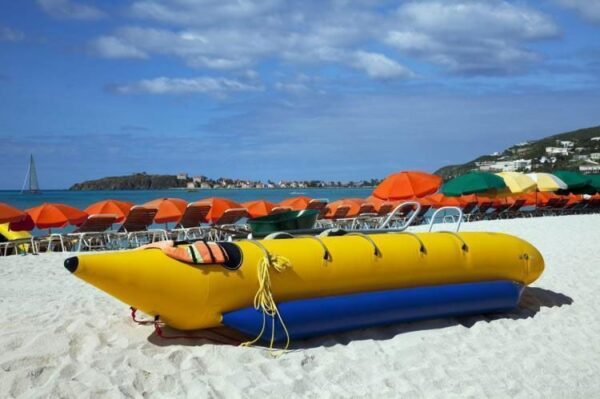 Banana acuática : La diversión del verano en la playa